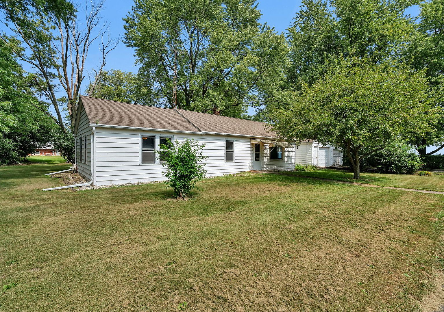 211 E Lincoln St, Reddick, IL 60961 | Zillow