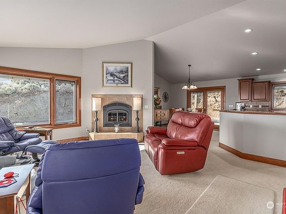 45920 Geostar Drive, Grand Coulee, WA 99133 | MLS #2215326 | Zillow