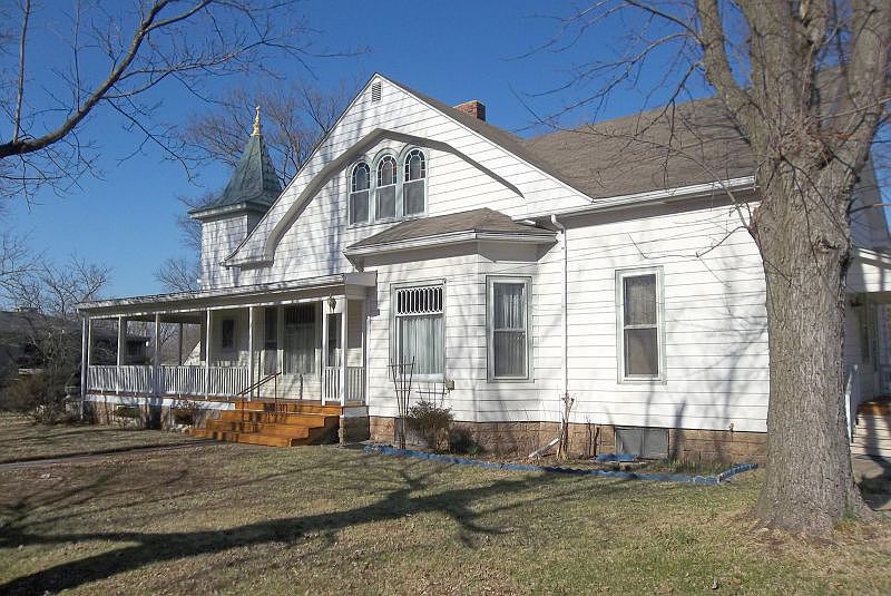 410 S Main St, Anna, IL 62906 | Zillow