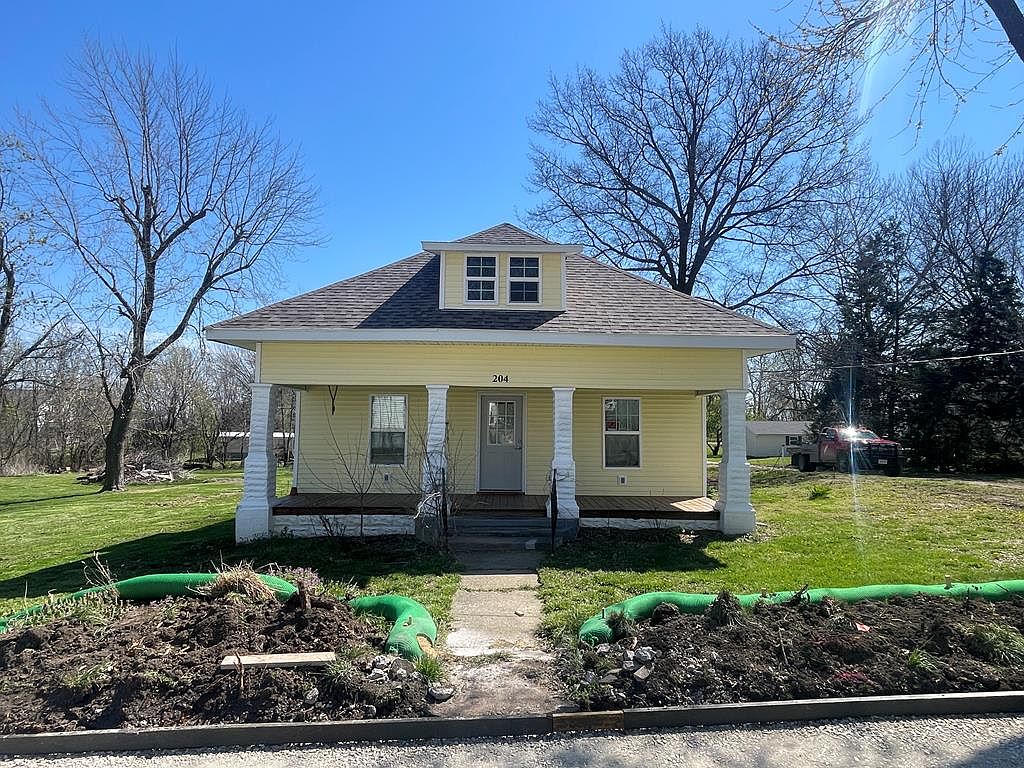 204 N Central St, Armstrong, MO 65230 | MLS #38198 | Zillow