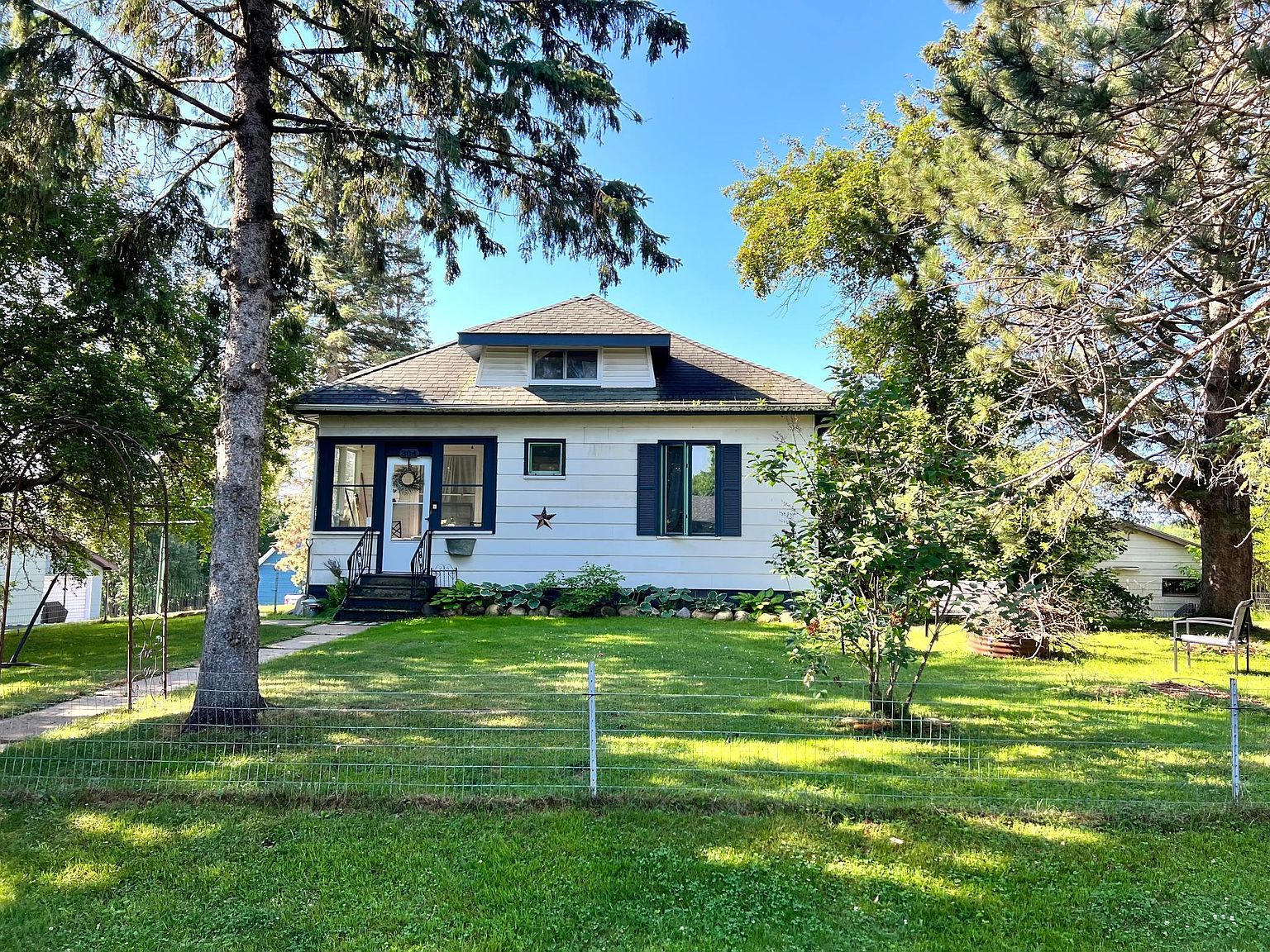 304 Mitchell St, Coleraine, MN 55722 | Zillow