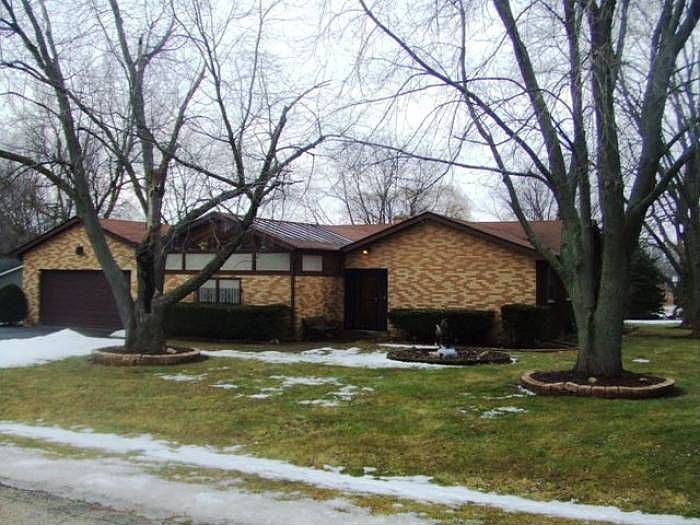 12N863 Pollitt Dr, Elgin, IL 60124 | Zillow