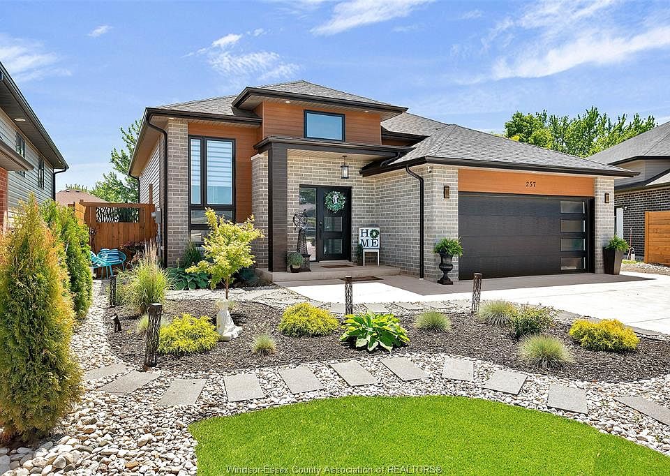 257 Robinson Ave, Essex, ON N8M 0A8 | MLS #24012658 | Zillow