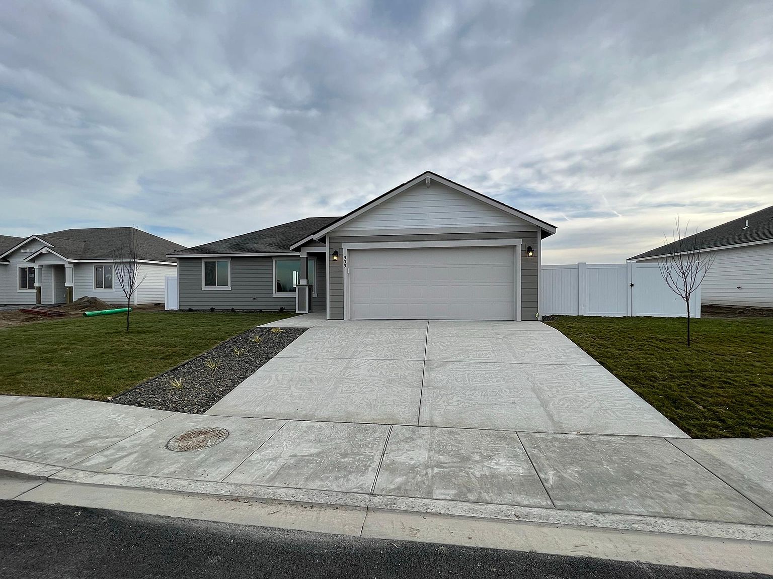 909 N Euclid Rd, Grandview, WA 98930 | Zillow