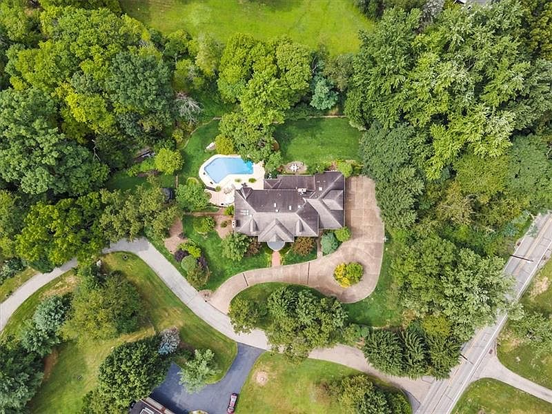 502 W Manor Dr, Pittsburgh, PA 15238 | MLS #1569636 | Zillow