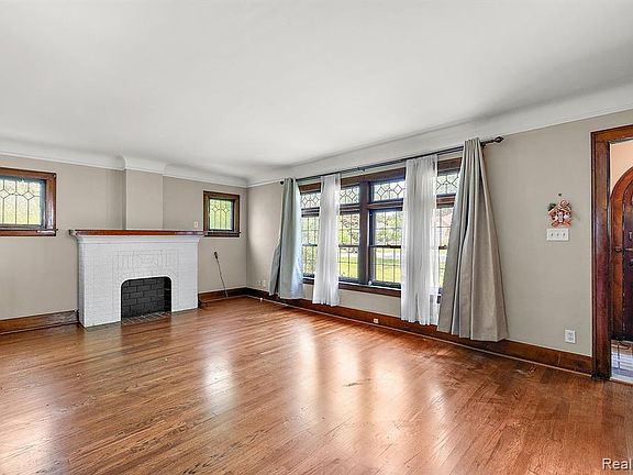 15975 W Thirteen Mile Rd, Southfield, MI 48076 | MLS #20240043363 | Zillow