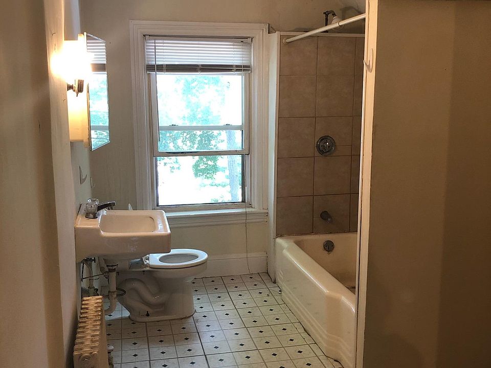 30 Dean St APT 3, Attleboro, MA 02703 | Zillow