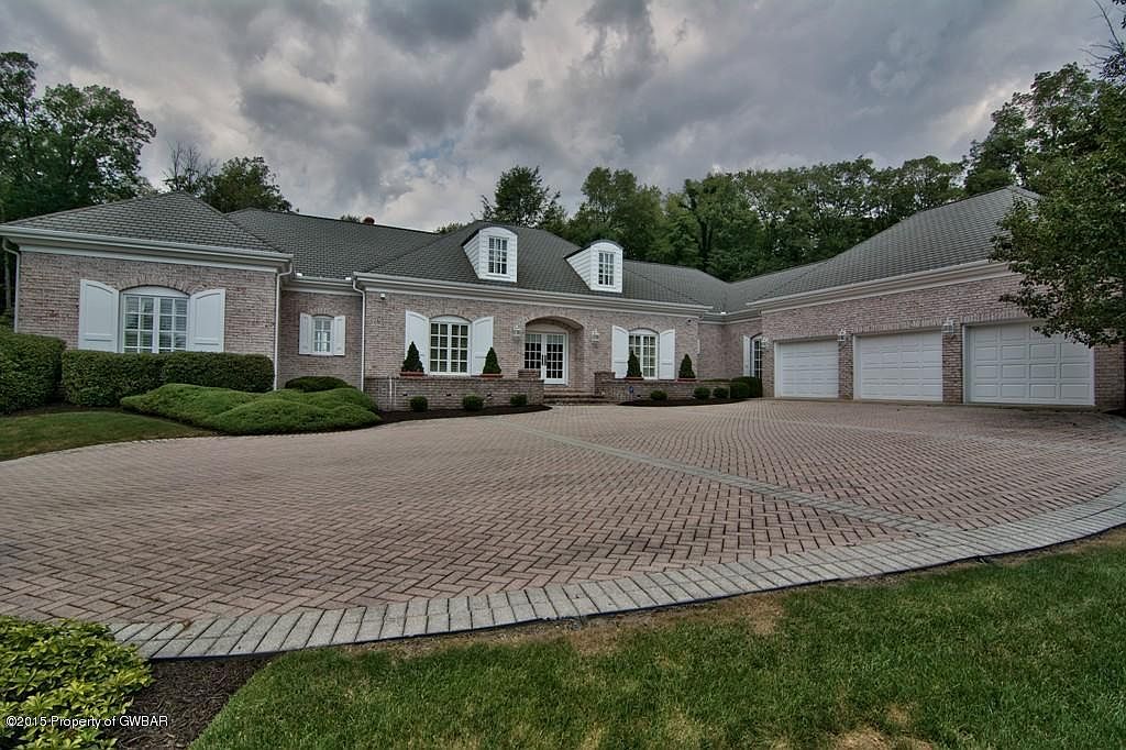 15 Overbrook Est, Dallas, PA 18612 | Zillow
