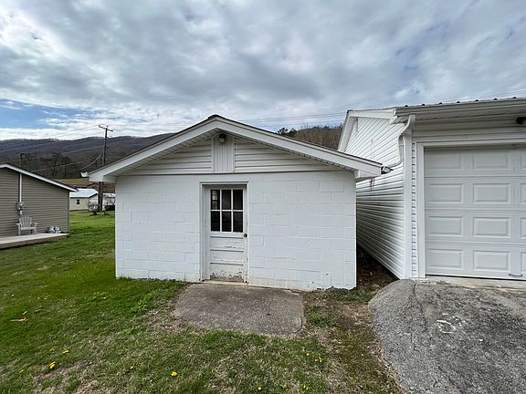 2661 Bristol Hwy, Gate City, VA 24251 | MLS #9951659 | Zillow