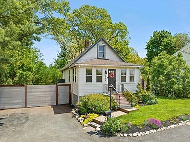 208 Turnpike St, Canton, MA 02021 | Zillow