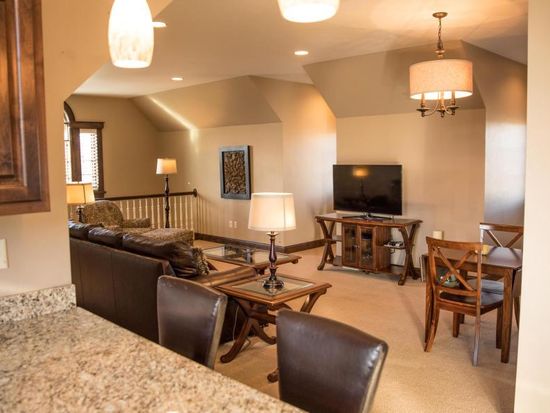 724 Woodridge Dr, Manitowoc, WI 54220 | MLS #1710183 | Zillow