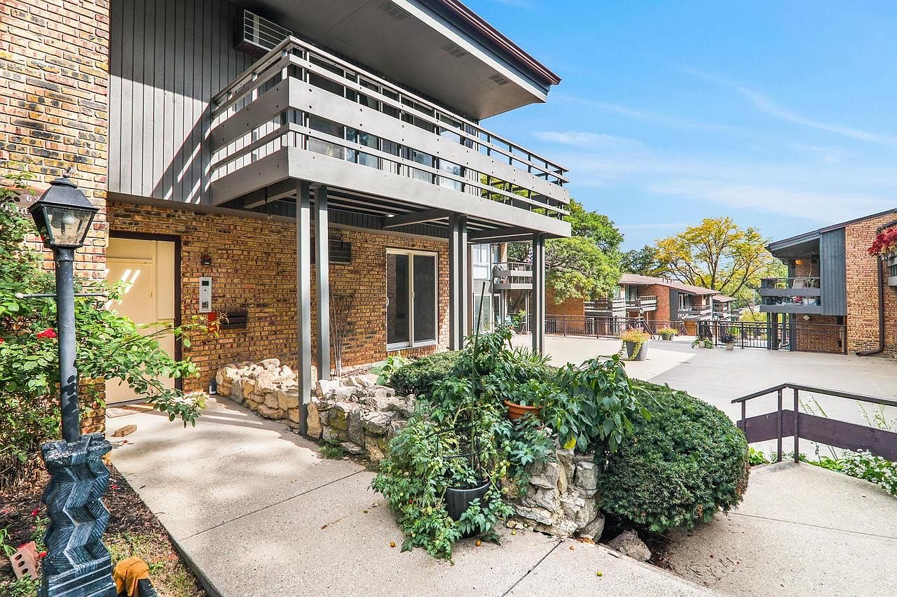 6251 Charing Cross Ln UNIT A, Middleton, WI 53562 | Zillow