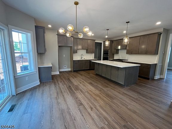 31 Sanderson Ct, Whitehouse Station, NJ 08889 | MLS #3917502 | Zillow