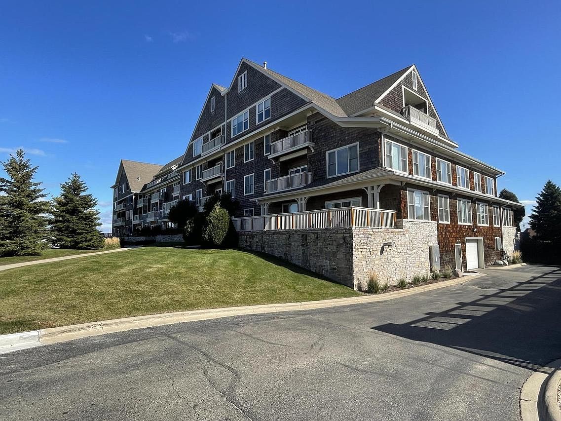 4 Gas Light Dr #1, Racine, WI 53403 | Zillow