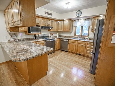 417 Ridgeview Dr SE, Independence, IA 50644 | Zillow