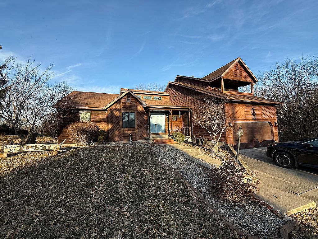 249 E Fairground Ave, Jerseyville, IL 62052 | Zillow