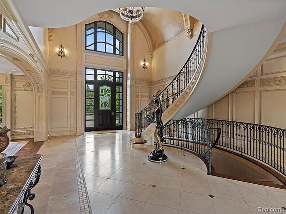 5537 Orchard Ridge Dr, Rochester, MI 48306 | MLS #20230089656 | Zillow