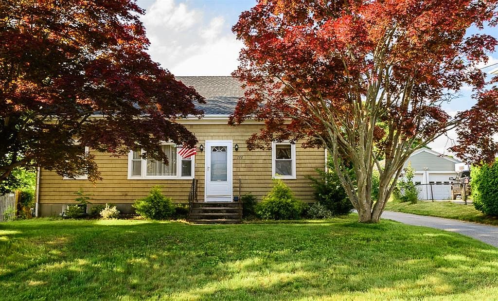 222 Canonicus St, Tiverton, RI 02878 | Zillow