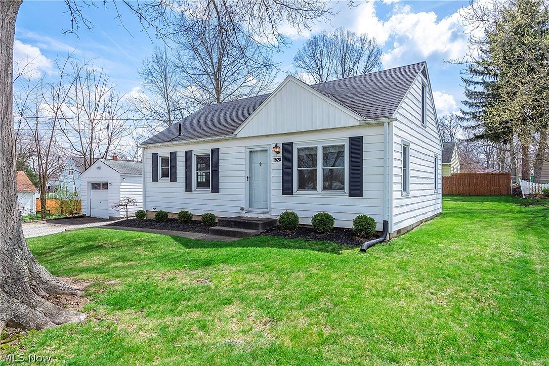 1528 Wayne St, Barberton, OH 44203 | Zillow