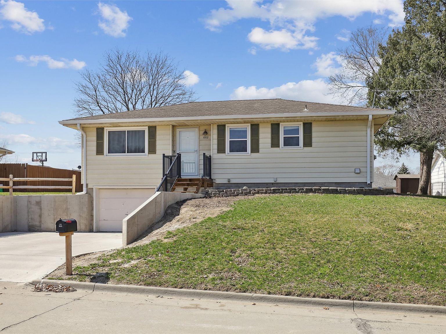 602 S 10th St, Adel, IA 50003 | Zillow
