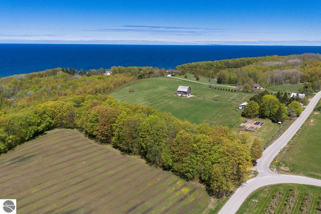 2 N Carlson Rd, Northport, MI 49670 | MLS #1922259 | Zillow
