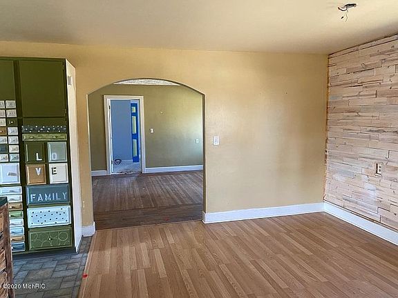 119 W Main St, Edmore, MI 48829 | Zillow