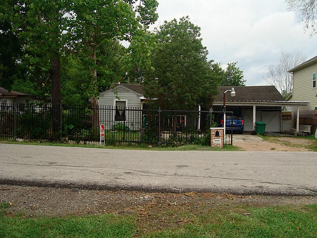1208 Elberta St, Houston, TX 77051 | Zillow
