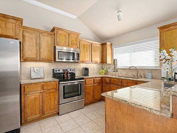 712 Apple Tree Ln, Moore, OK 73160 | MLS #1086819 | Zillow