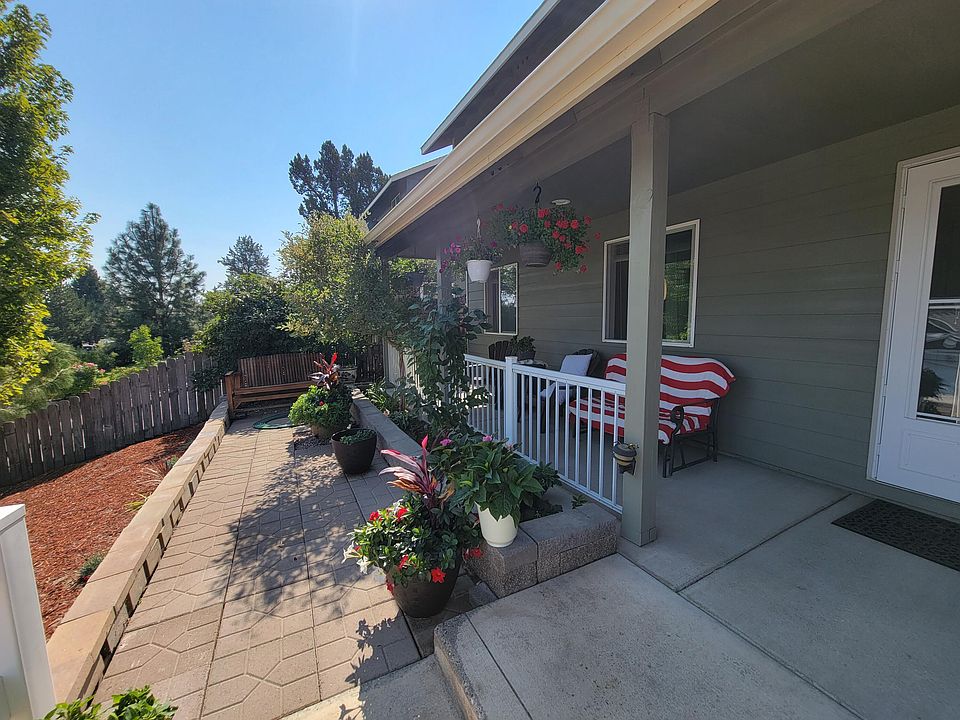 2439 SW 33rd St, Redmond, OR 97756 | MLS #220153432 | Zillow