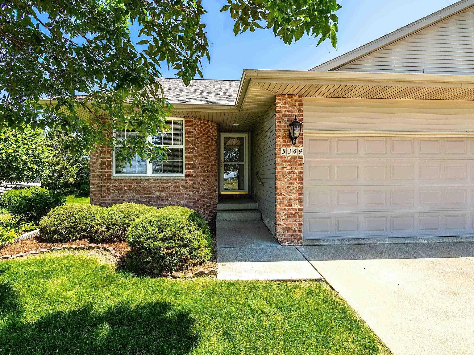 5349 Red Fox Rd, Bettendorf, IA 52722 | Zillow