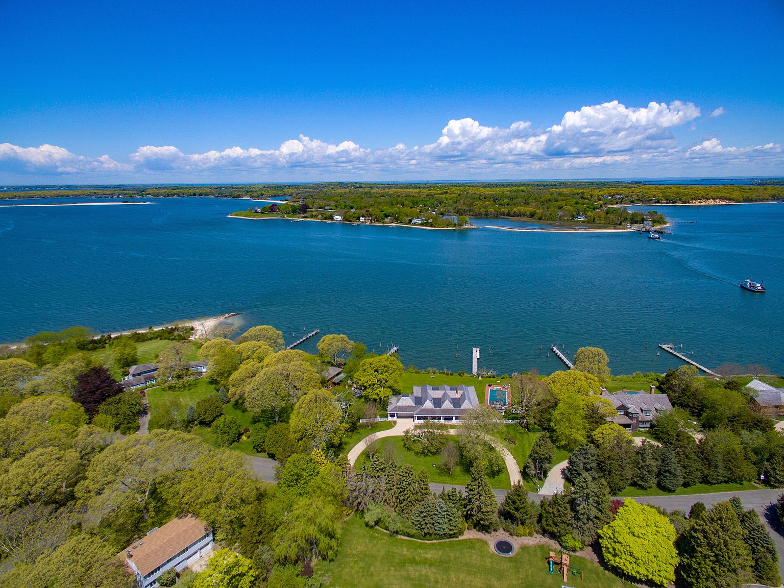 18 North Dr, Sag Harbor, NY 11963 | Zillow