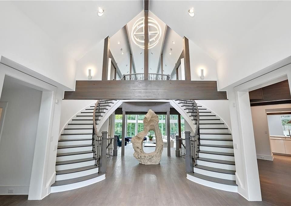 2883 W Roxboro Rd NE, Atlanta, GA 30324 | MLS #7261637 | Zillow