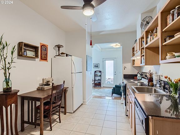 1714 NW Couch St APT 9, Portland, OR 97209 | Zillow