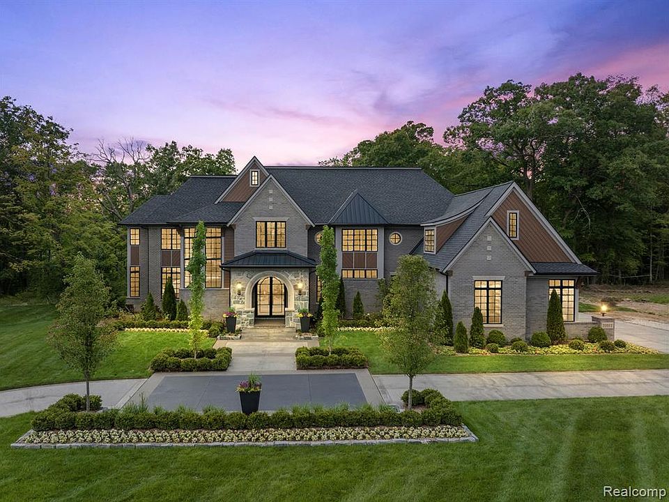 31011 Pioneer Ave, Bingham Farms, MI 48025 | MLS #20250001549 | Zillow