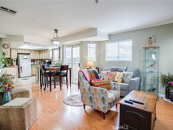 219 N Adams St APT 8, Glendale, CA 91206 | MLS #GD25030316 | Zillow