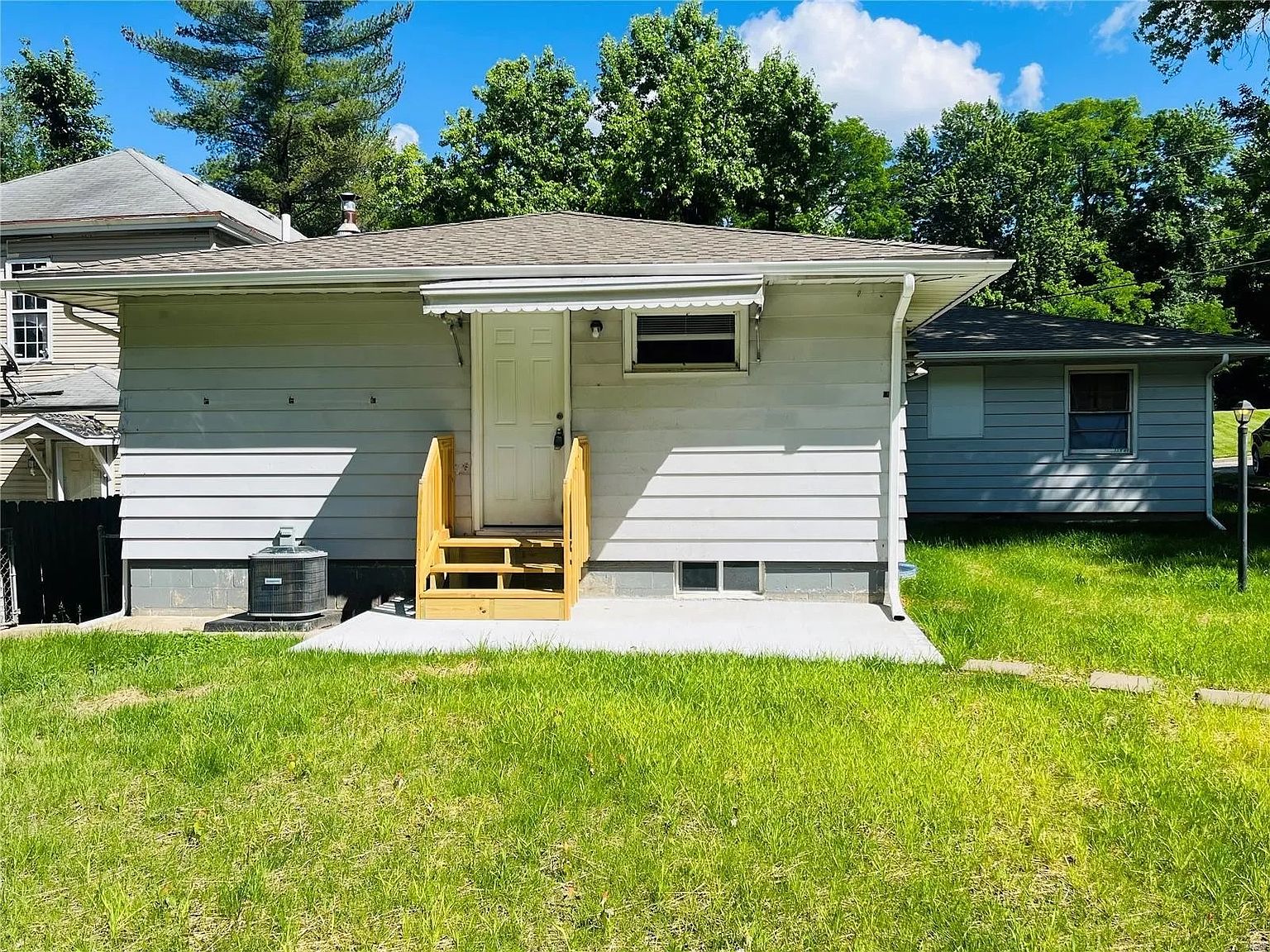 824 Brown St #A, Alton, IL 62002 | Zillow