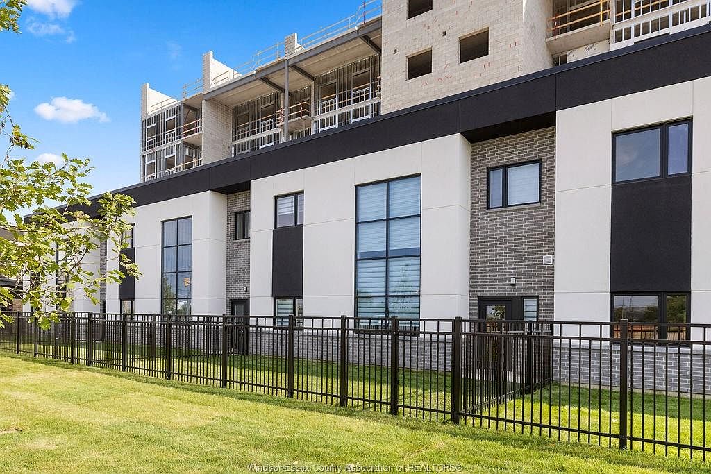 4400 Laurier Pkwy #212, Lasalle, ON N9J 0B4 | MLS #25020763 | Zillow