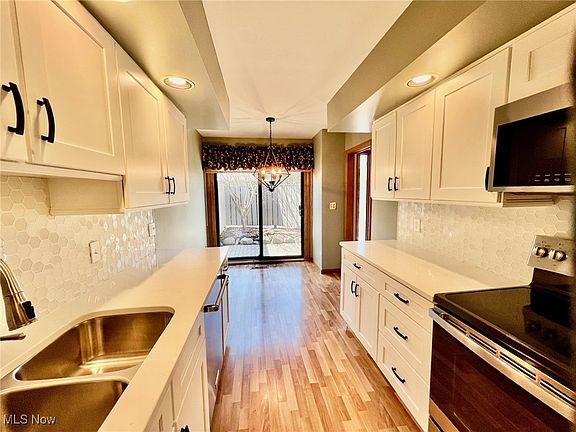 250-11 Laurel Cir, Aurora, OH 44202 | Zillow