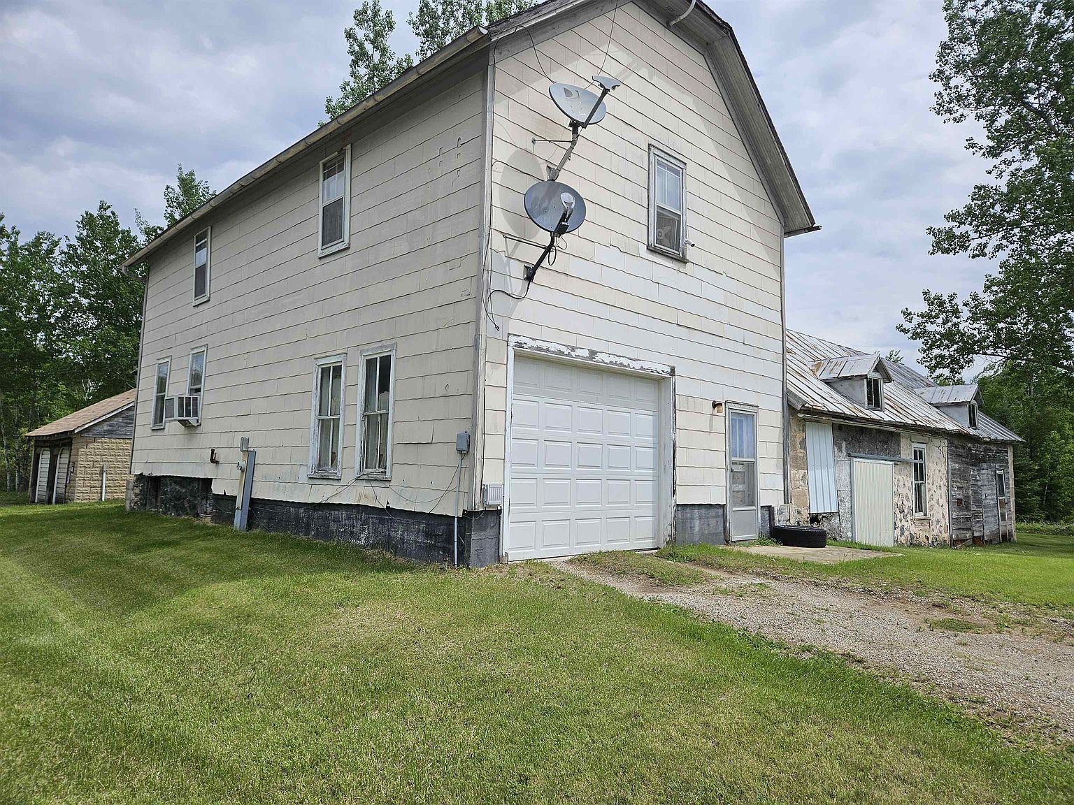 6906 County Road R, Gillett, WI 54124 | Zillow