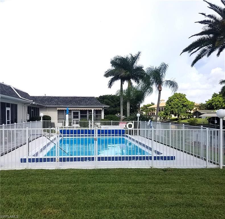 1220 SE 40th St APT 8, Cape Coral, FL 33904 | Zillow