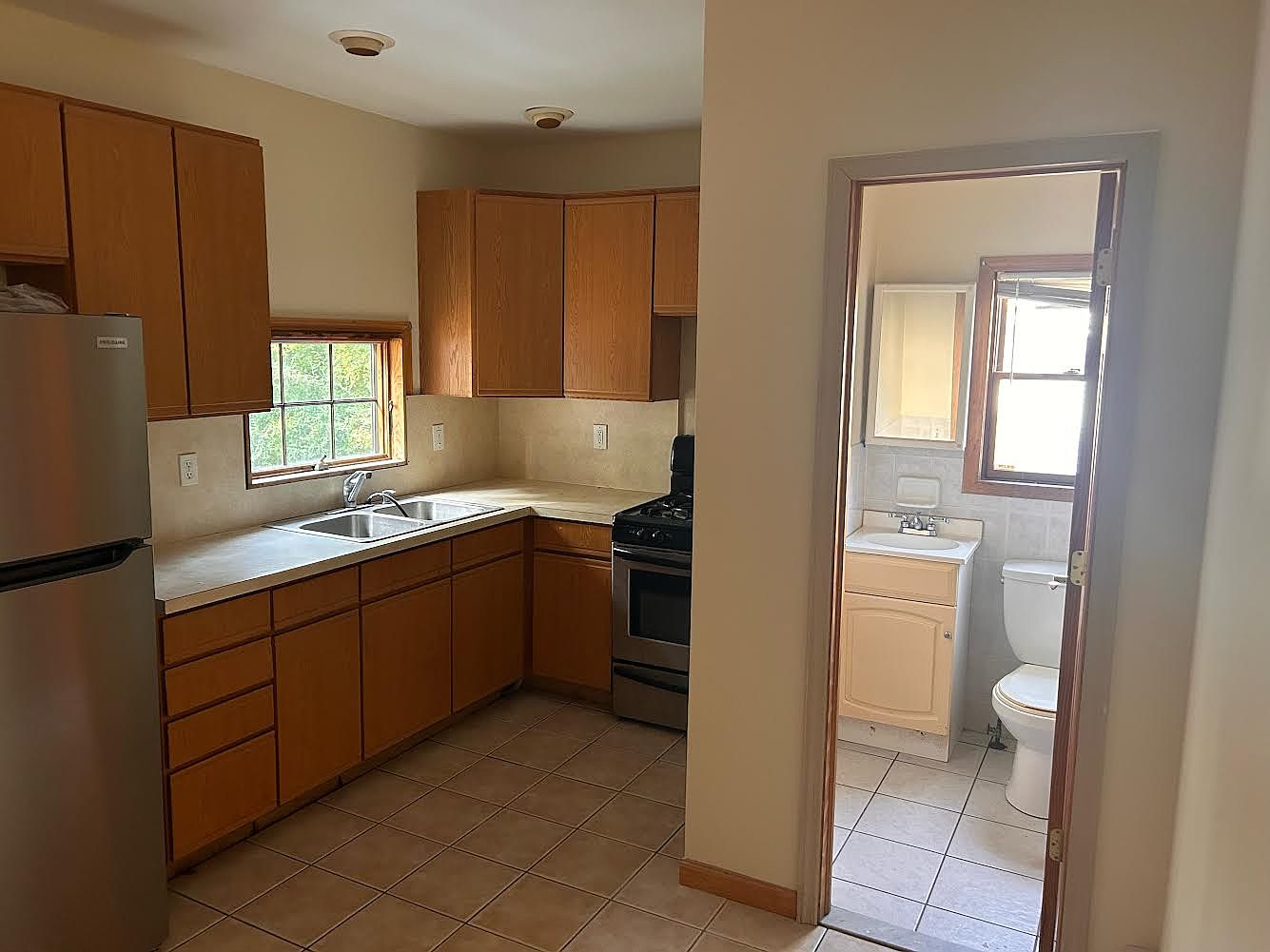28 Commonwealth Ave UNIT 1, Middletown, NY 10940 | Zillow