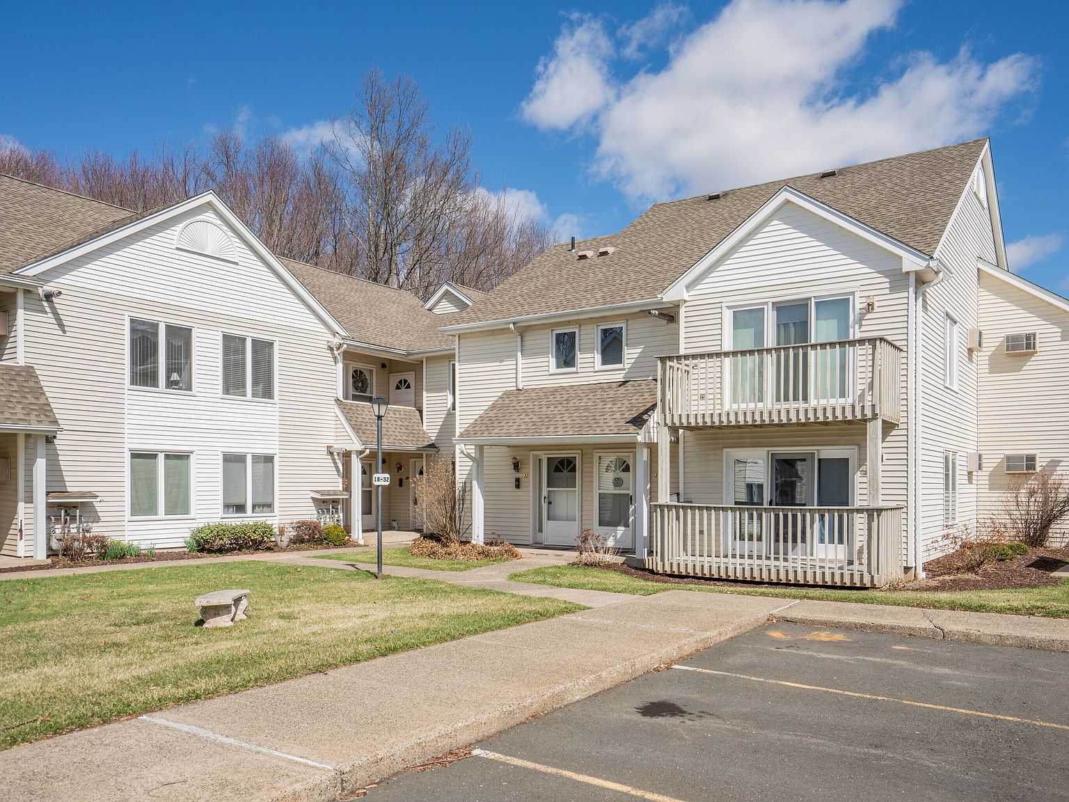 28 Millbrook Court #28, Newington, CT 06111 | Zillow