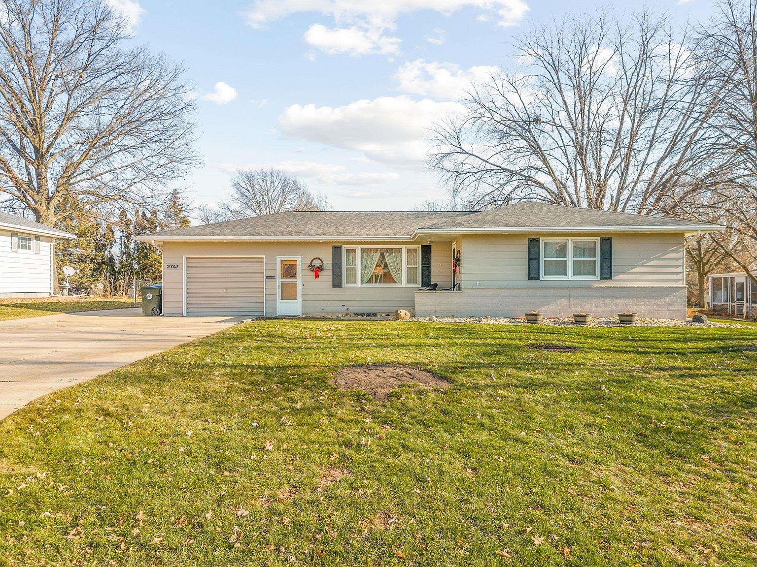 2747 Barton Ave, Waterloo, IA 50702 | MLS #20235215 | Zillow