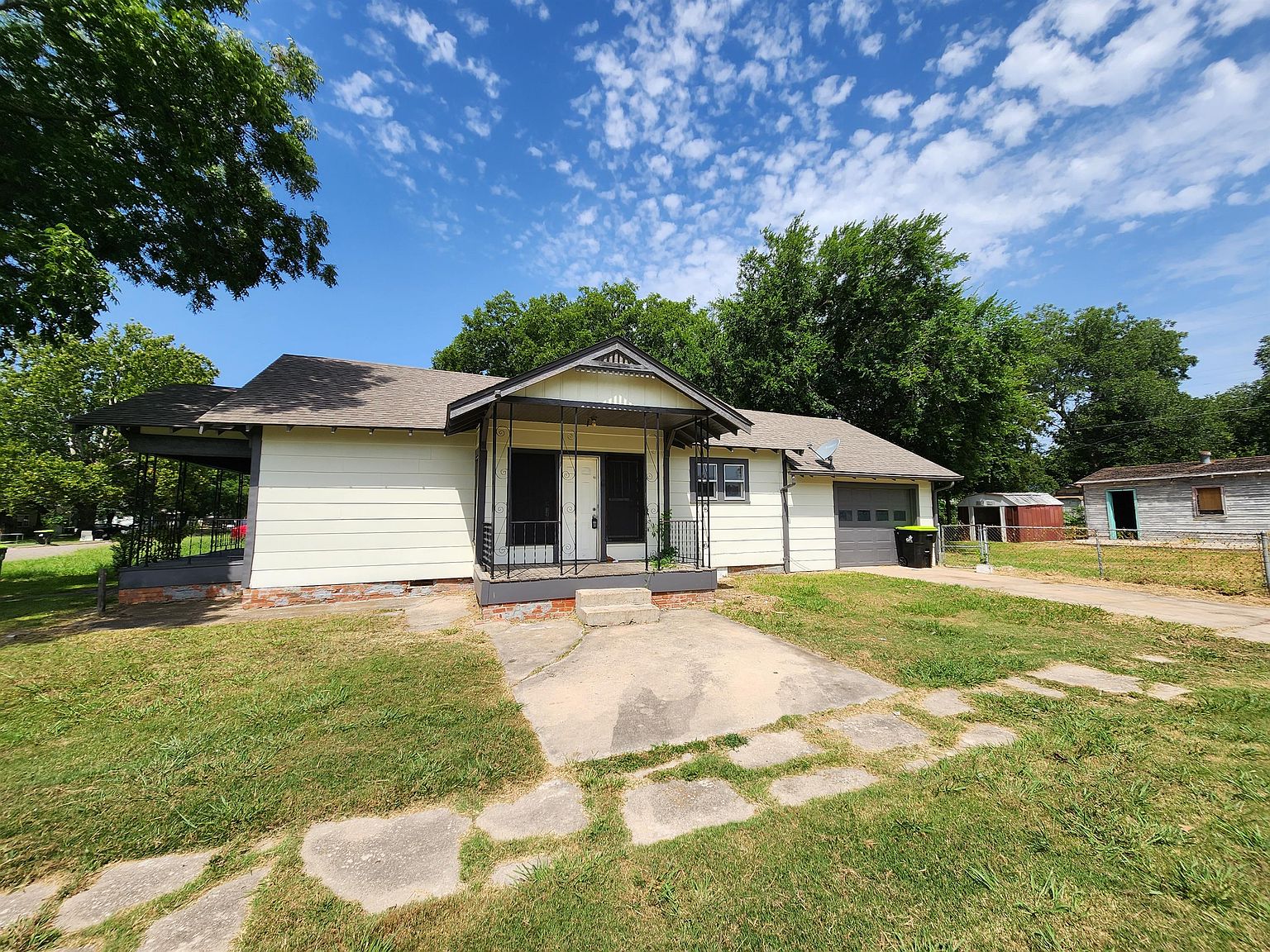 800 W 7th St, Ada, OK 74820 | Zillow