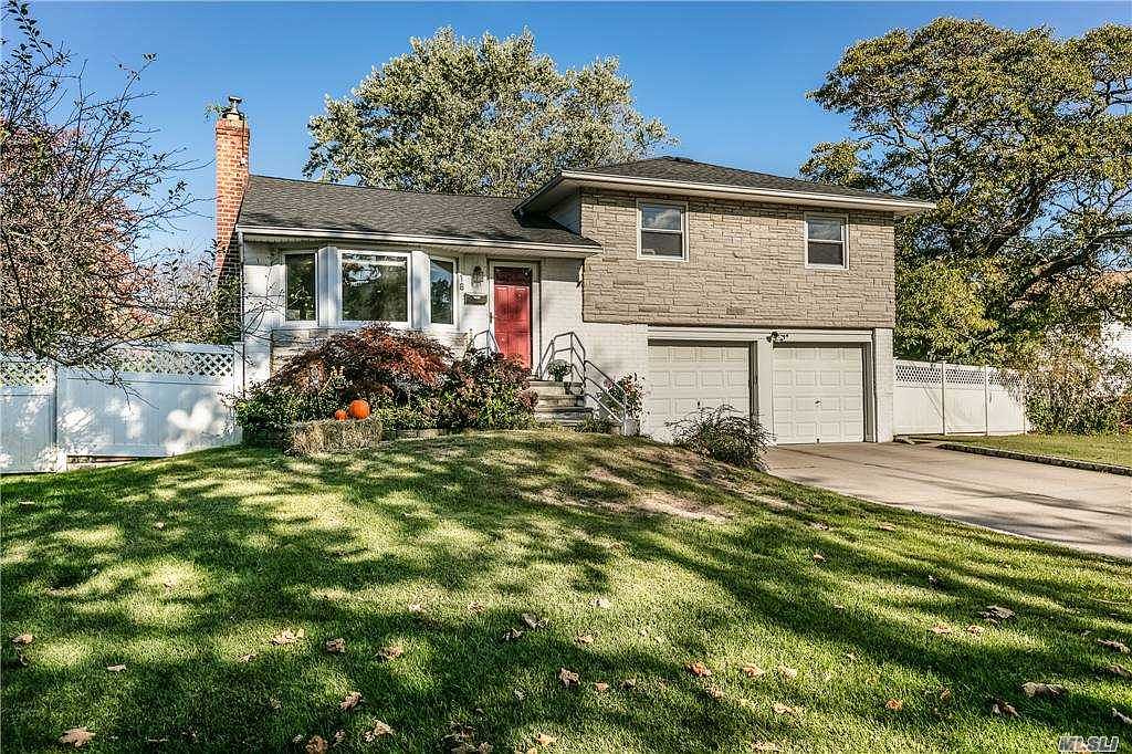 18 W Farms Ln, Commack, NY 11725 | Zillow