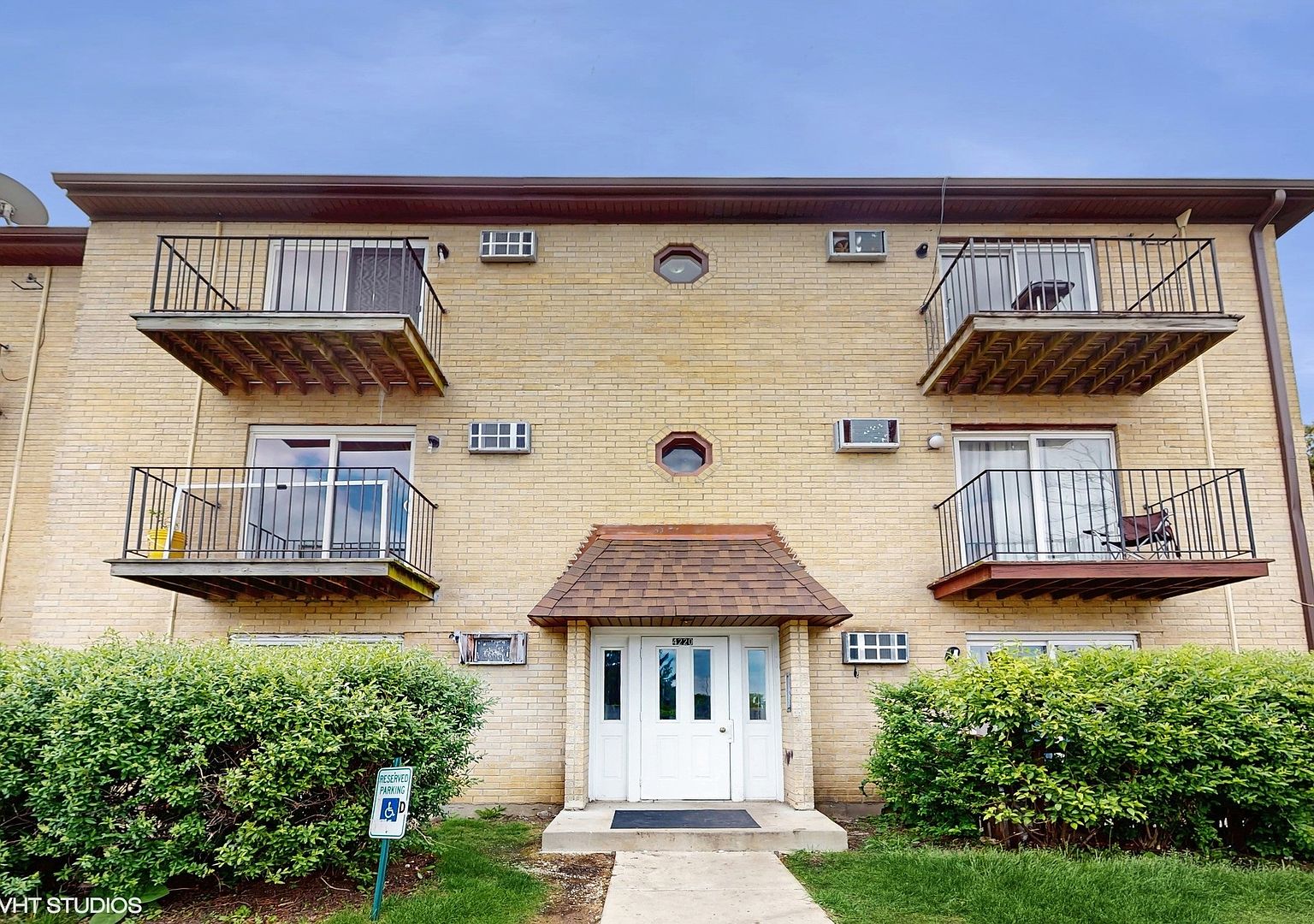 4220 Bonhill Dr APT 3E, Arlington Heights, IL 60004 | MLS #12440594 ...
