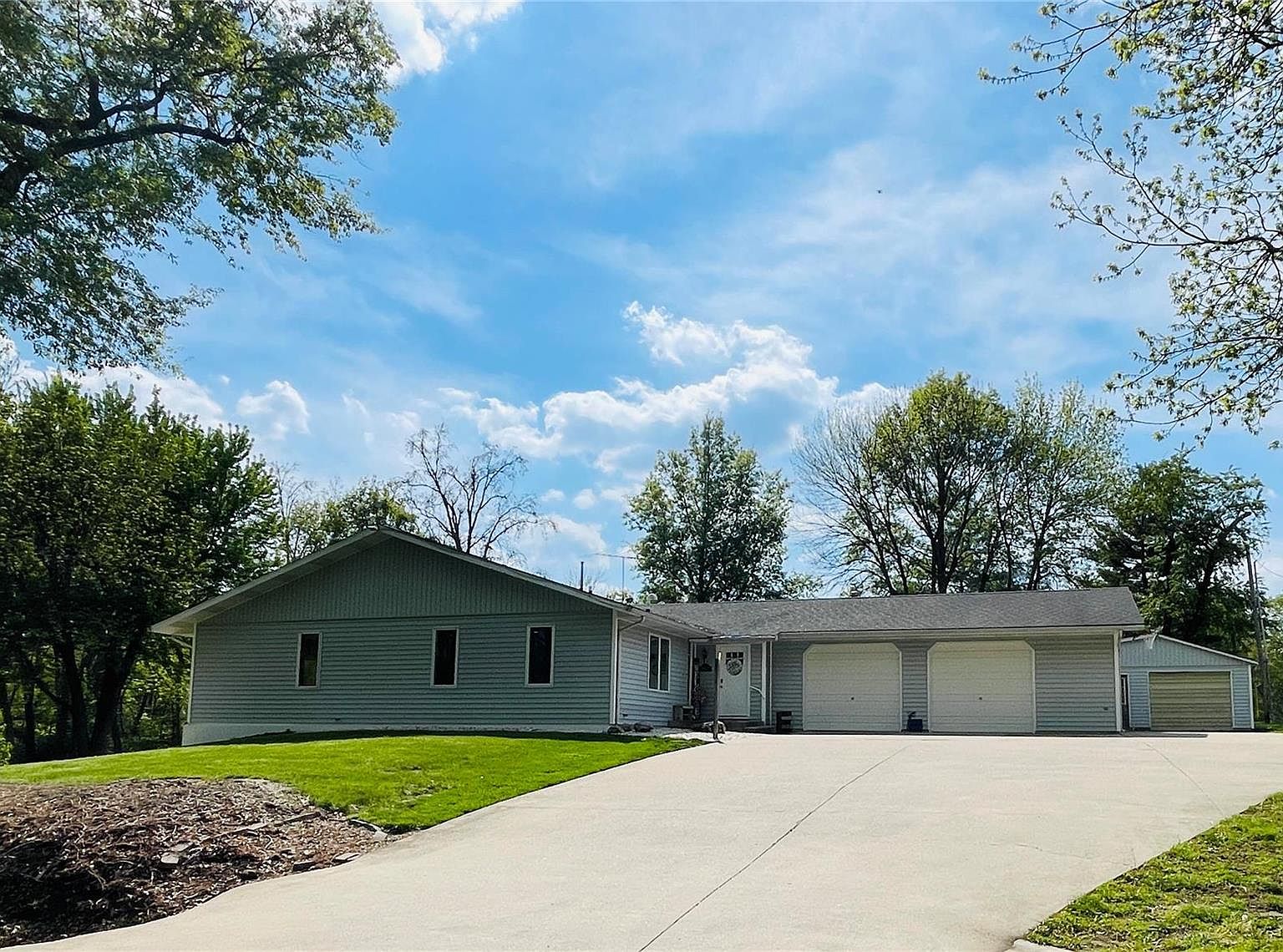 8817 Reservoir Rd, Nashville, IL 62263 | Zillow