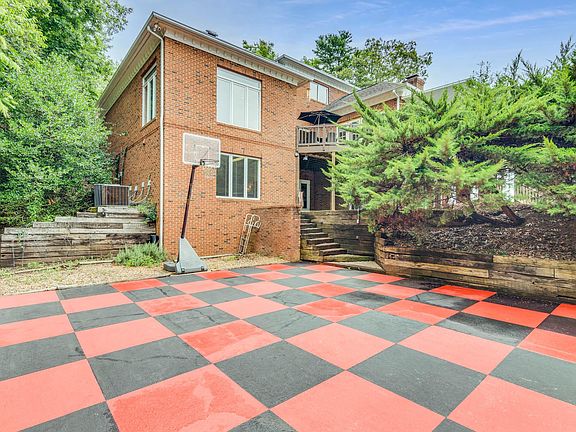 725 Mountain View Cir, Gainesville, GA 30501 | Zillow