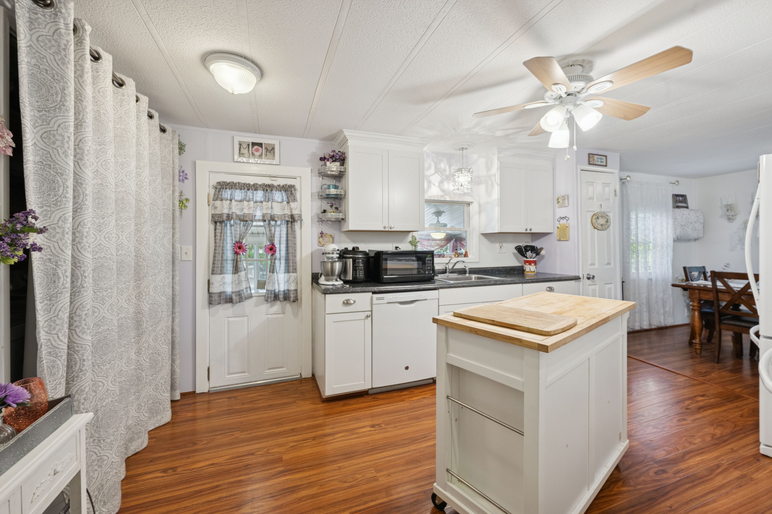 1661 Old Country Rd, Riverhead, NY 11901 | Out East