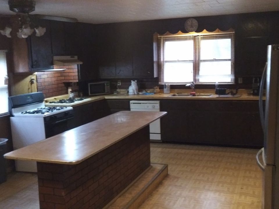 204 N Central Ave, Nelson, IL 61021 | Zillow